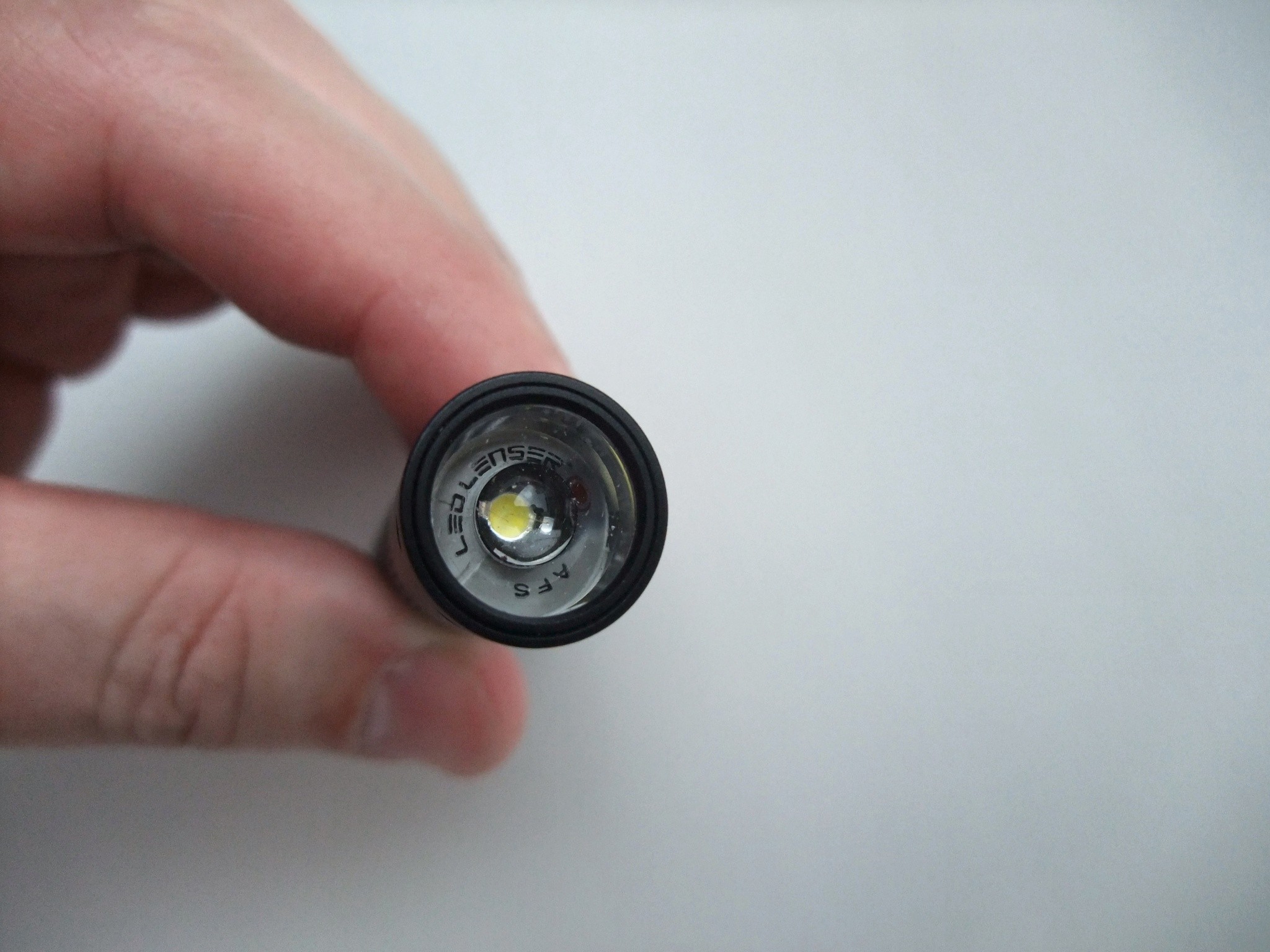 Обзор LED LENSER P2. Фонарь с анодированным корпусом и позолоченными ...